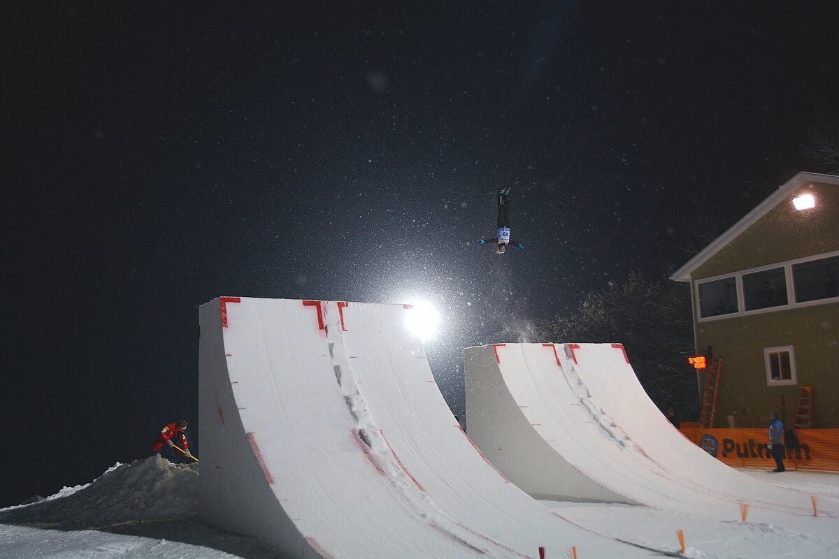 Mit Doppelsaltos nach oben: Aerial-Spezialistin Emma Weiss im Interview ...